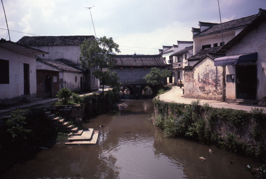 Tang-Mo. Riverside houses | openEQUELLA