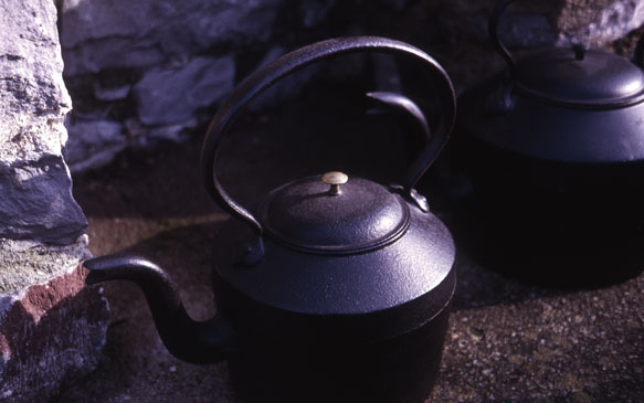 Round handle kettle | openEQUELLA